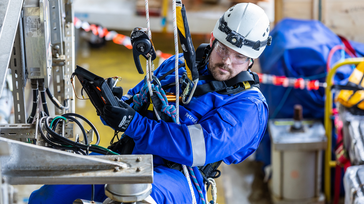 Connected workers deliver ultra-efficient maintenance | Our work | Petrofac